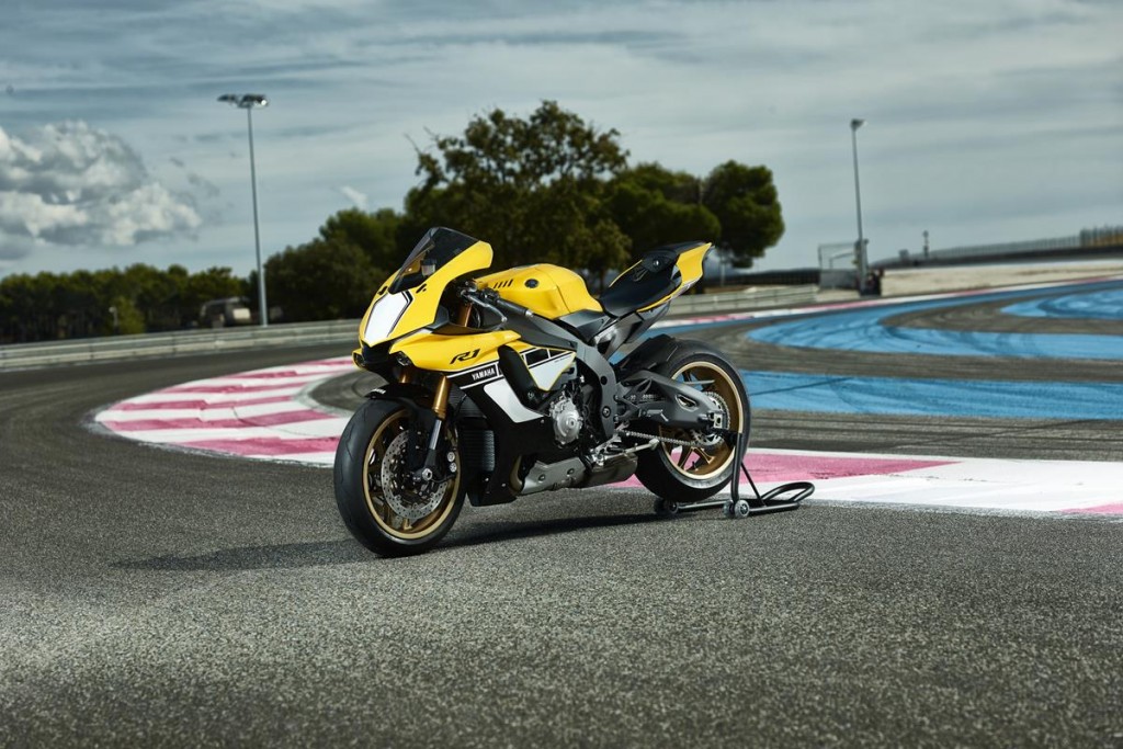 La Yamaha R1M sera produite de nouveau en 2016 et une R1 Anniversary