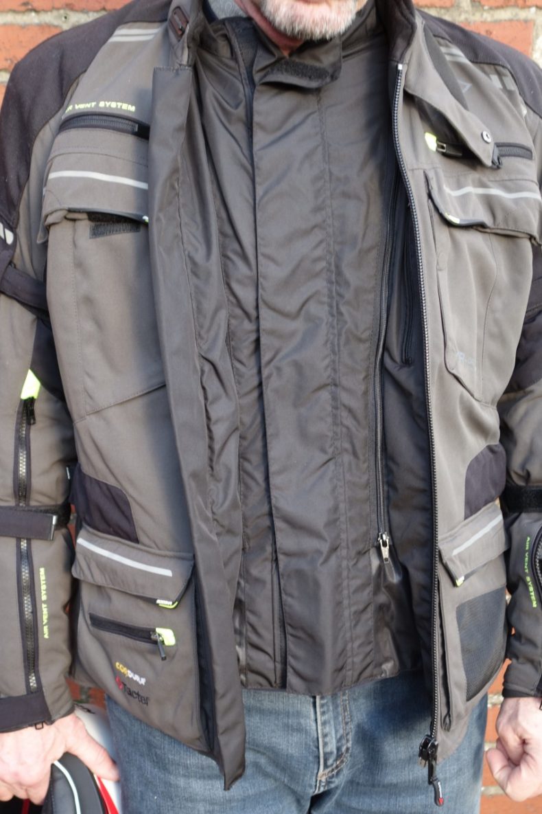 Veste Modeka Tacoma II : qualité et polyvalence.